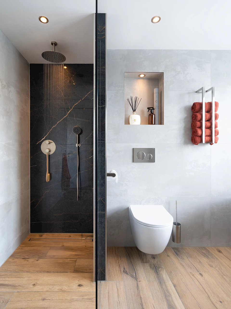 Op zoek naar een kleine badkamer met inloopdouche?